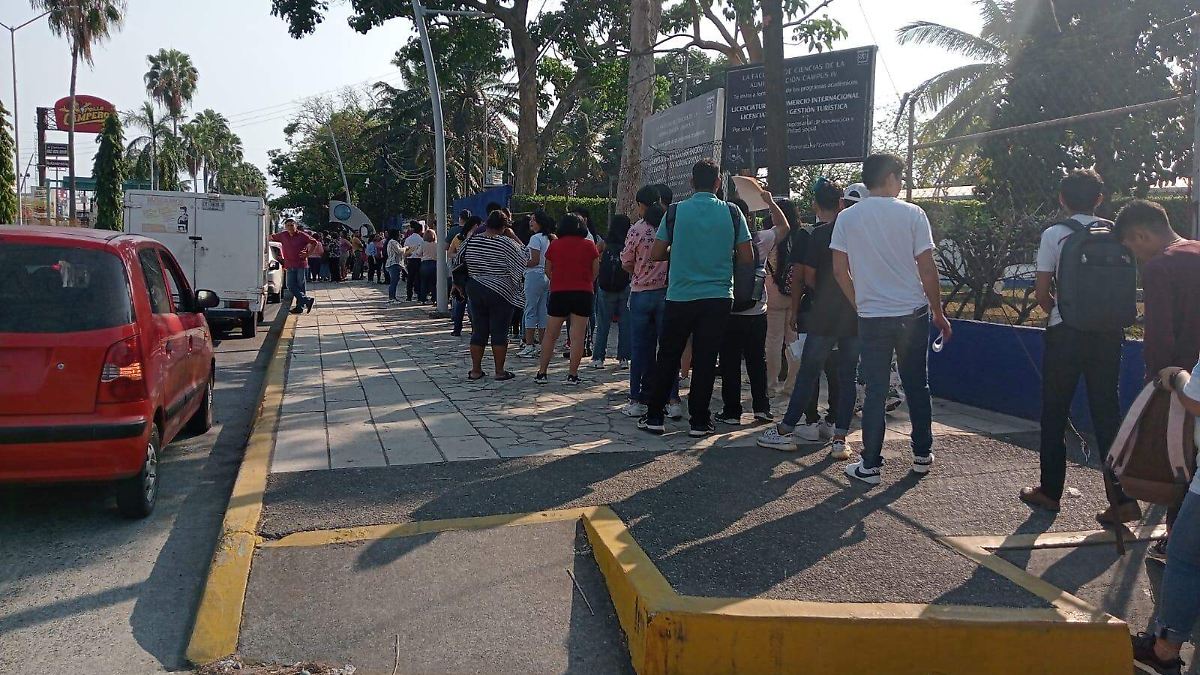 Aspirantes a la licenciatura de medicina presentan examen de admisión ...