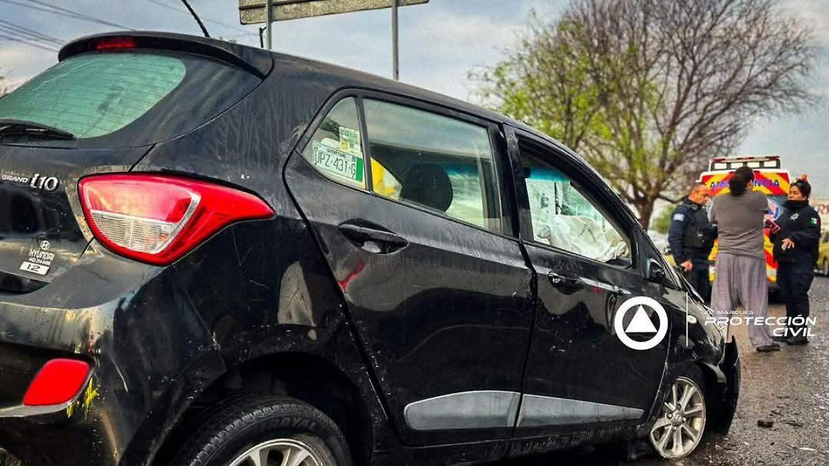 Derrapa y vuelca auto frente a Los Héroes - Diario de Querétaro ... Derrapa y vuelca auto frente a Los Héroes - Diario de Querétaro ...