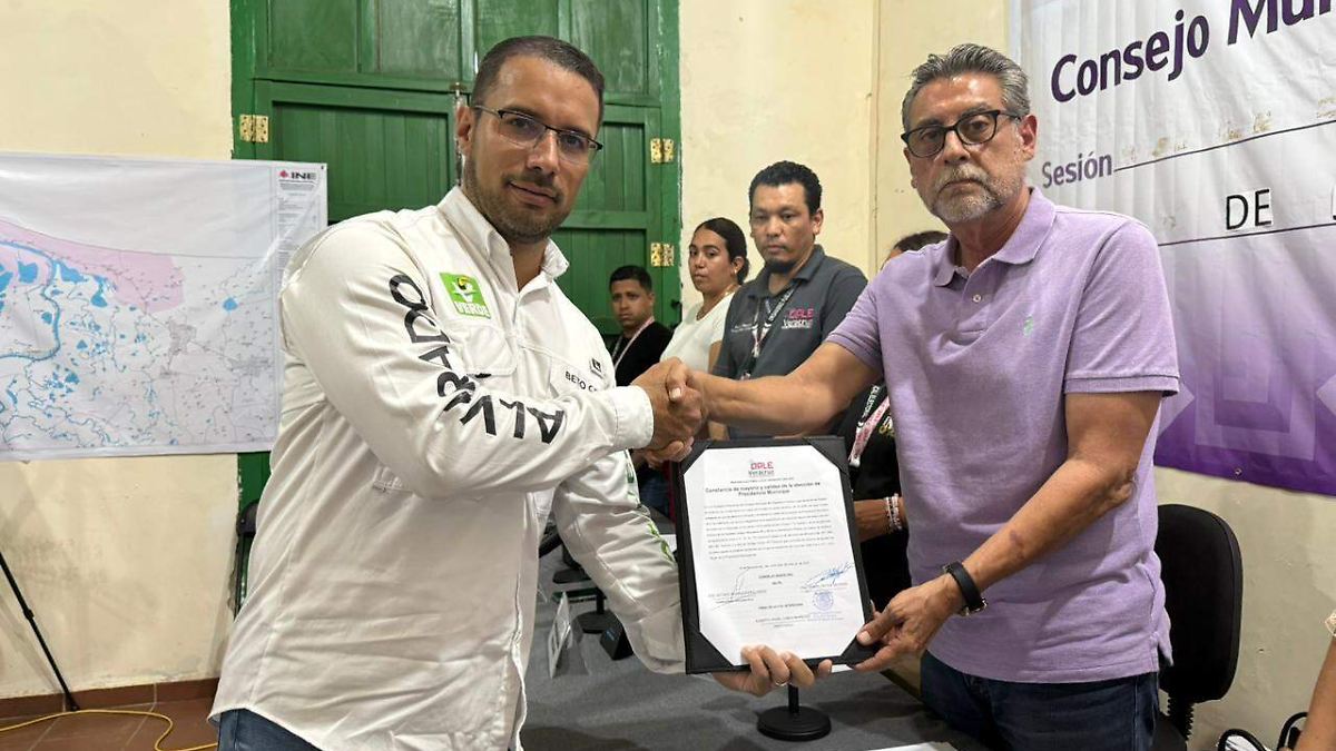 Alberto Ángel Cobos Márquez recibió constancia como nuevo alcalde de ...