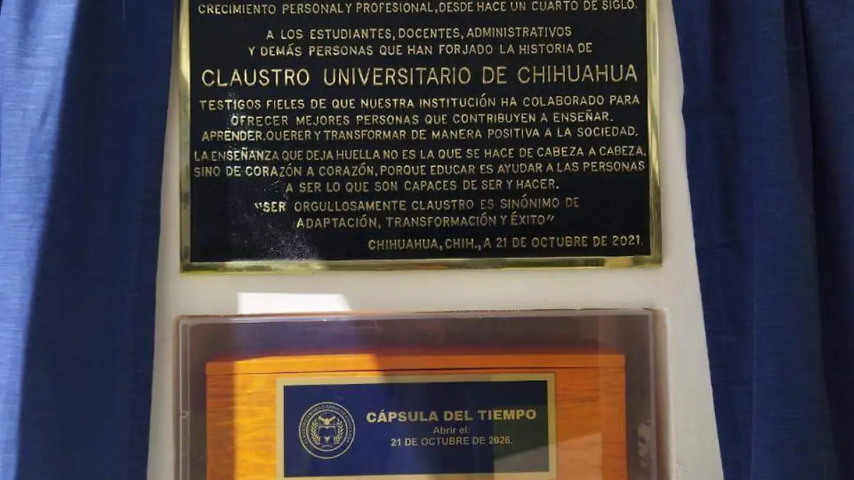 Develan placa por 25 aniversario del Claustro Universitario de ...