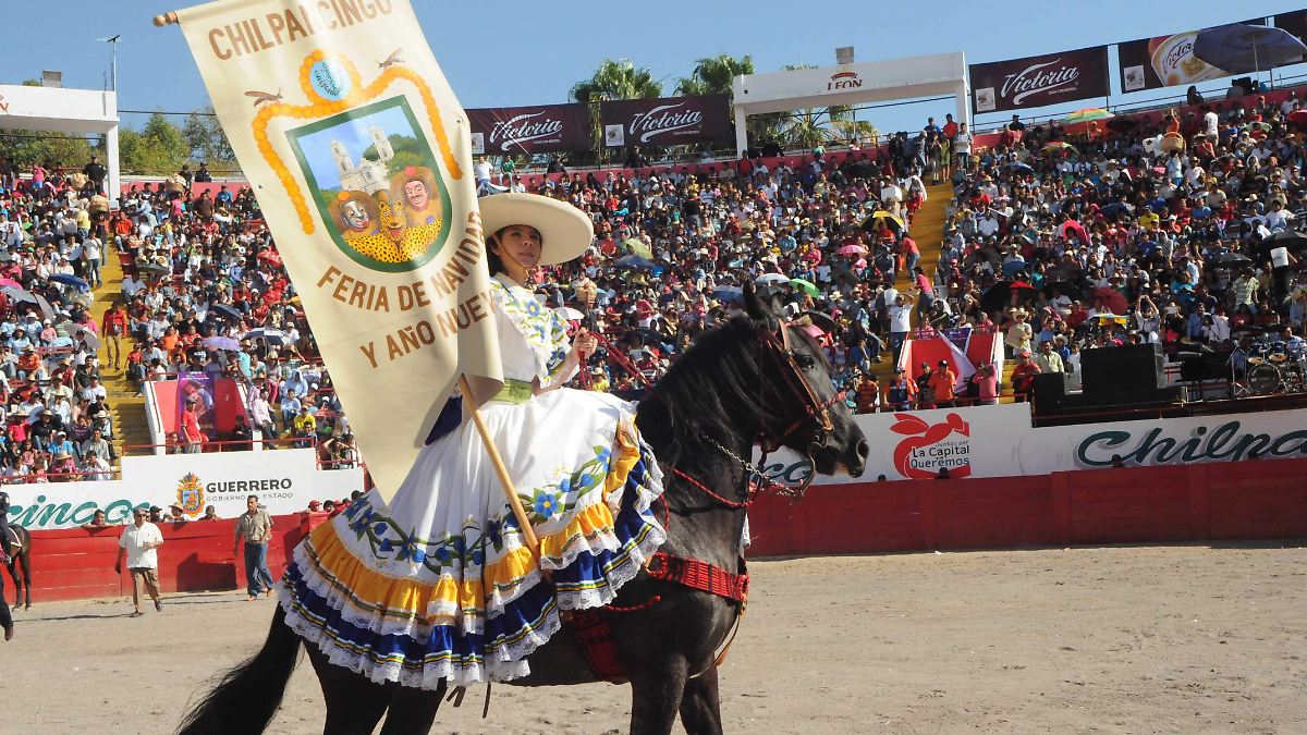 Más de 140 danzas desfilarán en el tradicional Paseo del Pendón - El ...