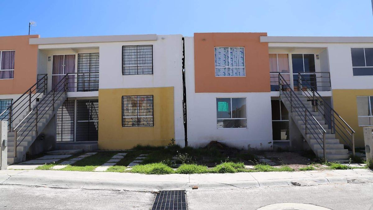 Paseos del Pedregal: casas nuevas “se parten en dos” - El Sol de ...