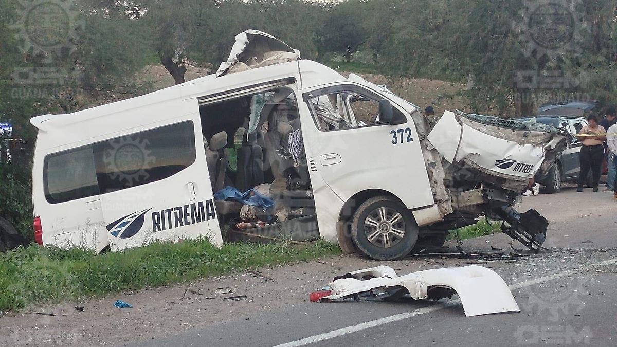 Mueren prensados dos en choque de camioneta de personal en la carretera ...