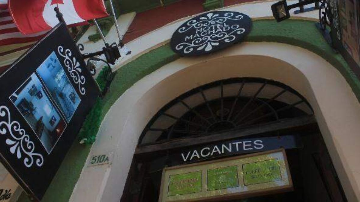 Paredes llenas de historia en el Hotel Machado: Cien años en el ...