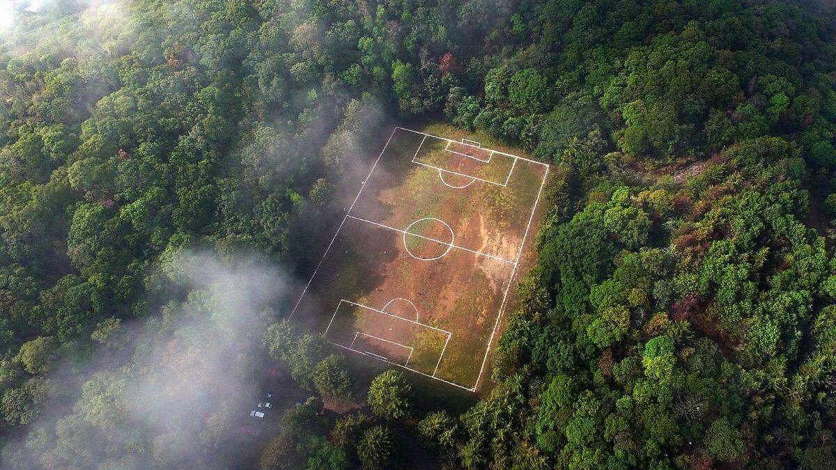 Cráter del volcán Teoca, en Xochimilco, alberga la cancha para un liga ...