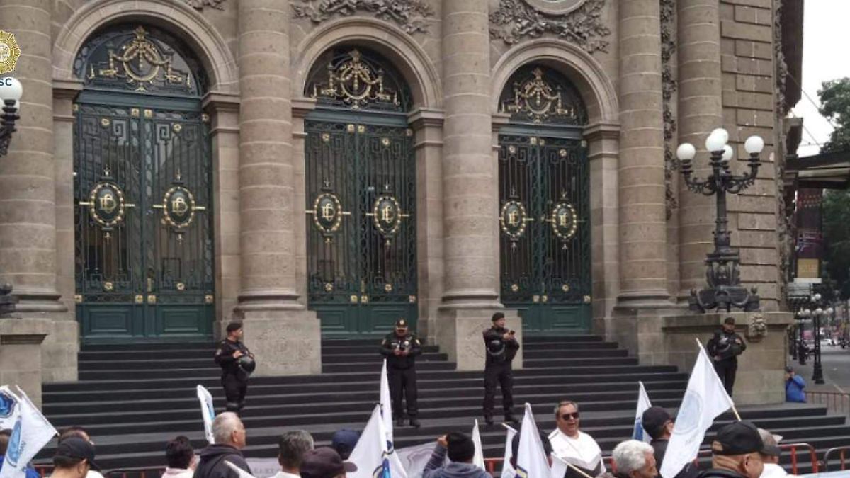 Expolicías protestan en la Asamblea Legislativa, las calles de Donceles ...