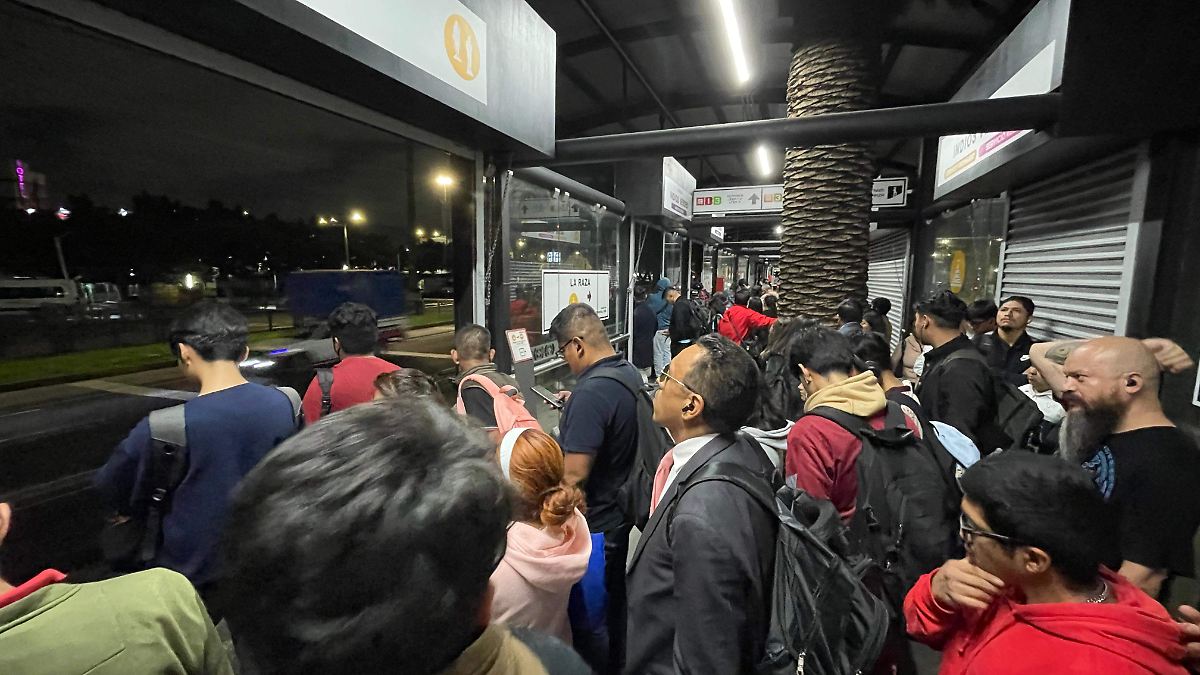 Usuarios de la Línea 4 del Mexibús reportan retrasos de hasta cuarenta ...