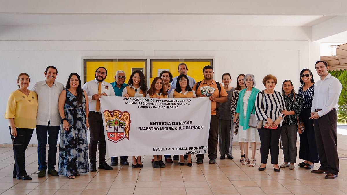 Entregan Becas a estudiantes destacados de la Benuff - La Voz de la ...